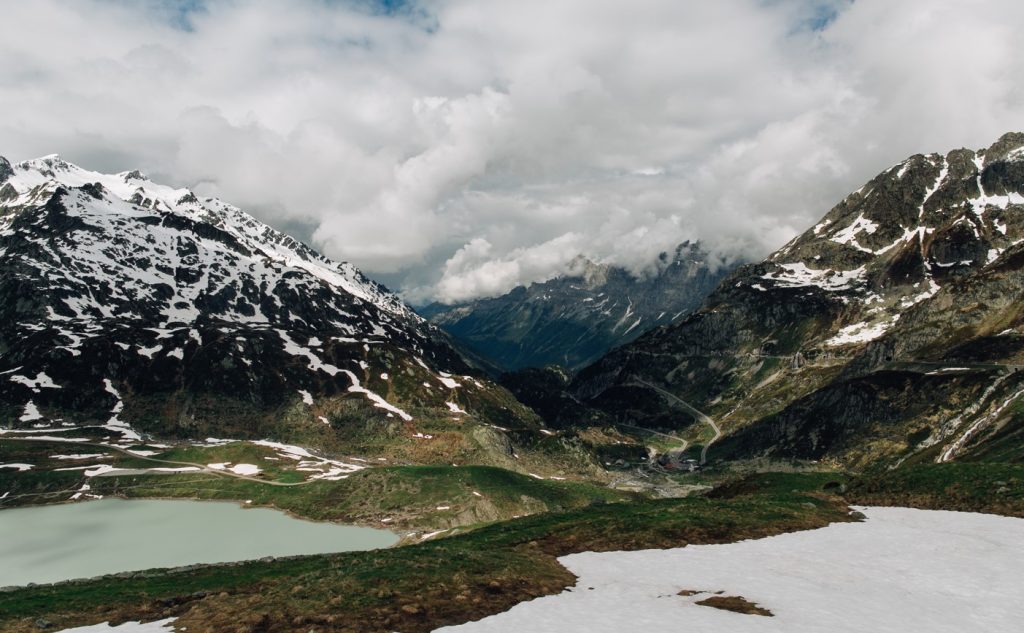 ¿Que hay oculto bajo los alpes suizos?